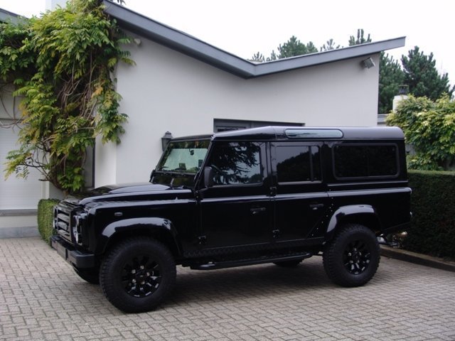 Land Rover Defender 110 SW SE 'BLACK EDITION'